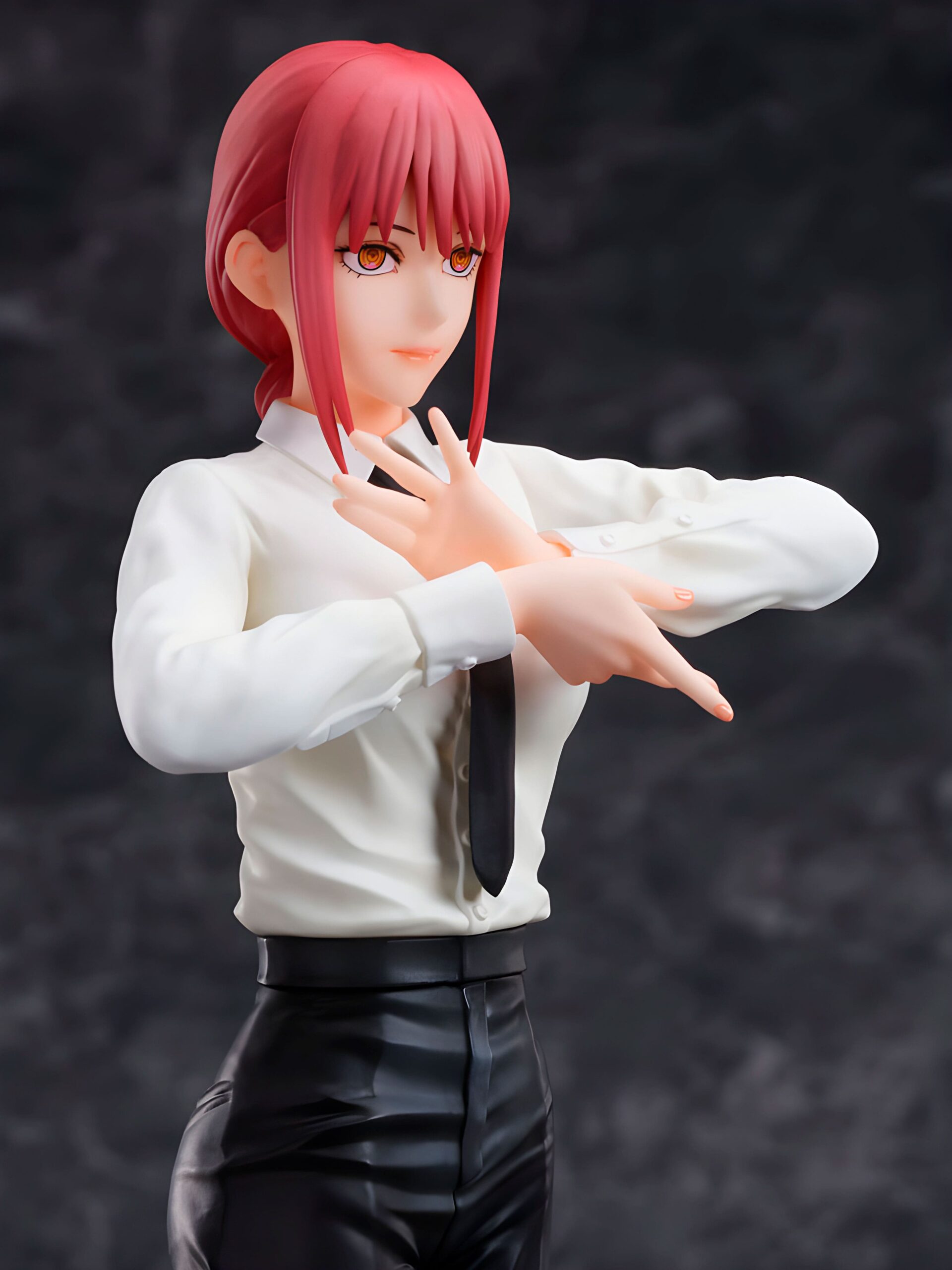 Makima inspire une figure énigmatique et magnifique - Funeral For A Manga