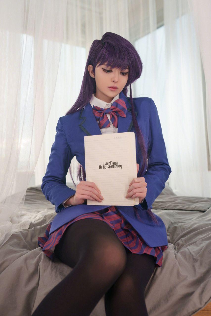 Ce cosplayer de Komi-san va voler votre cœur - Funeral For A Manga